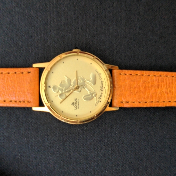 Disney | Accessories | Vintage Disney Gold Mickey Mouse Watch | Poshmark